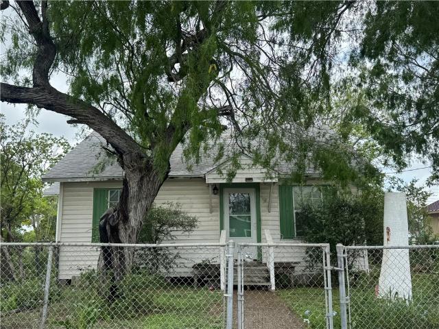 635 Victoria Avenue