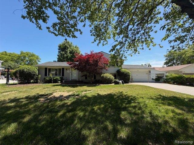 6366 Walker Dr, Troy, MI 48085