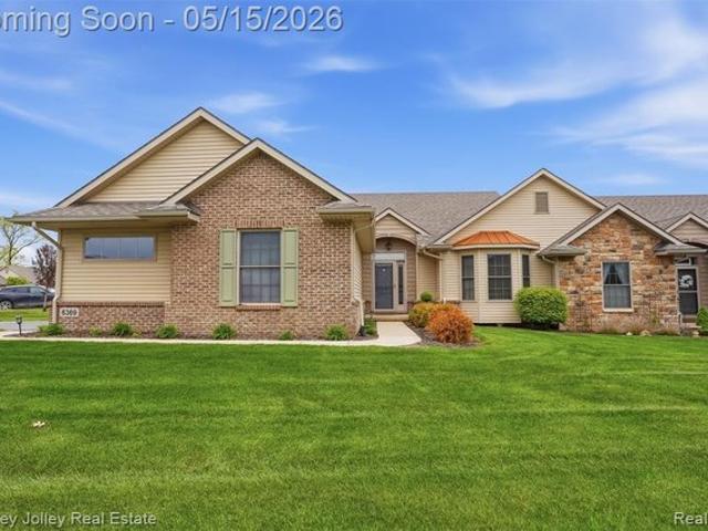 6369 Pasture Ln, Brighton, MI 48116