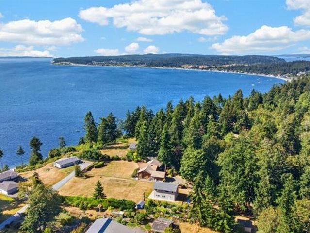 6360 Apple Ln, Freeland, WA 98249