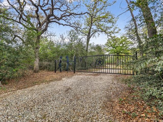 6360 FM 1104, Kingsbury, TX 78638
