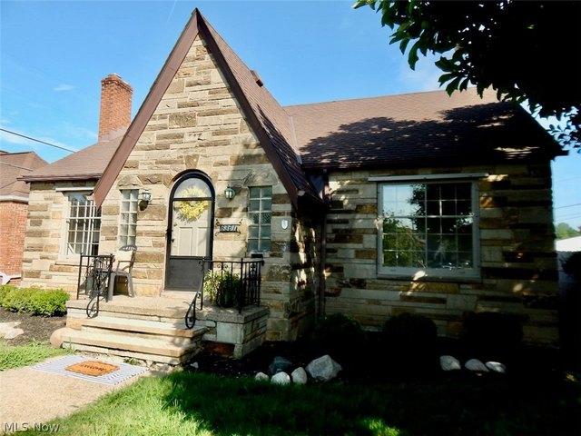 6361 S Canterbury Rd, Parma, OH 44129