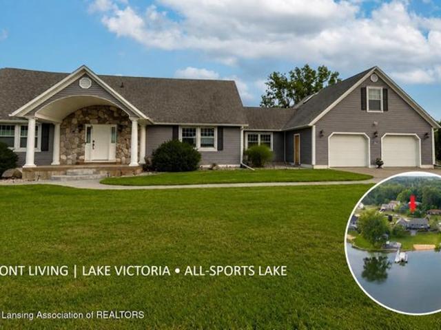 6361 Victoria Shore Dr, Laingsburg, MI 48848