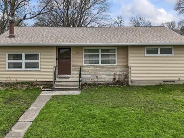 636 11th St, Nevada, IA 50201