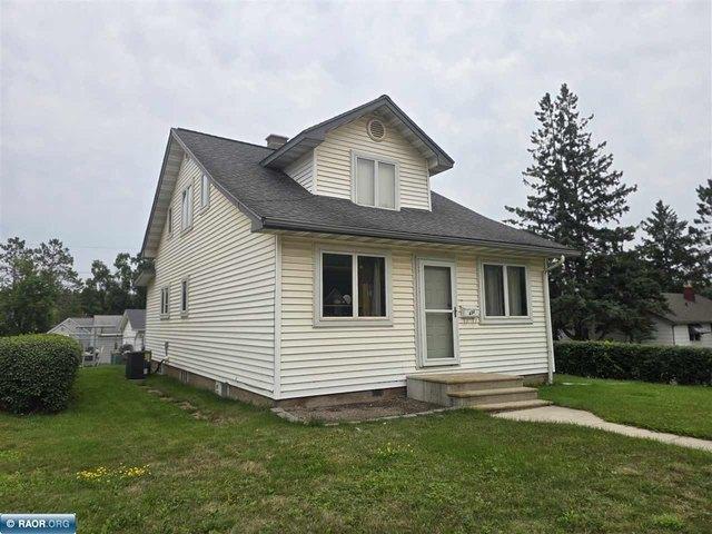 636 1st St, Nashwauk, MN 55769