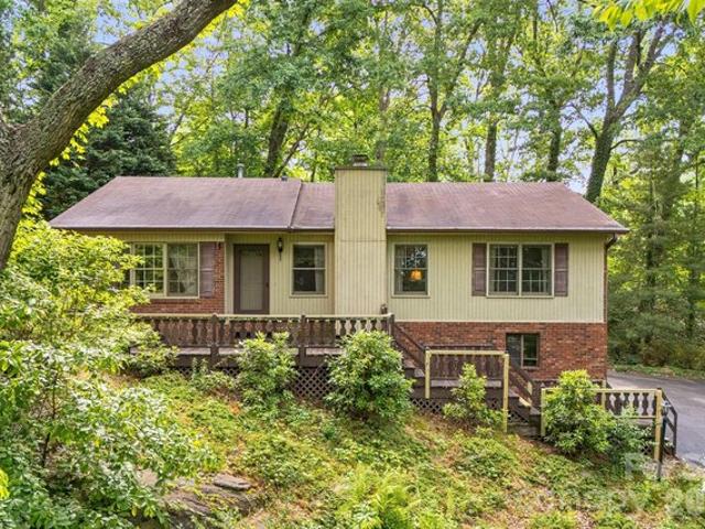 636 Goldview Dr, Hendersonville, NC 28791