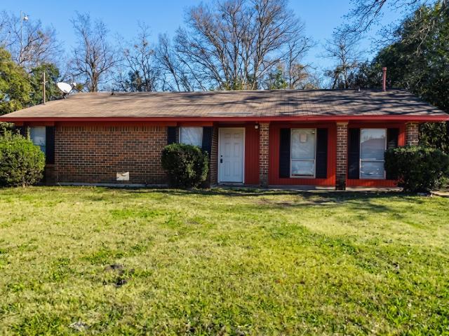 636 Green Leaf Dr, 4 beds, 2 full baths