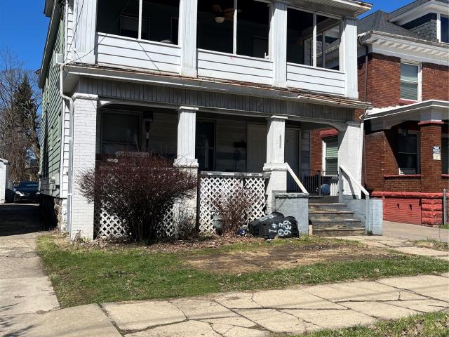 636 E 6TH Street