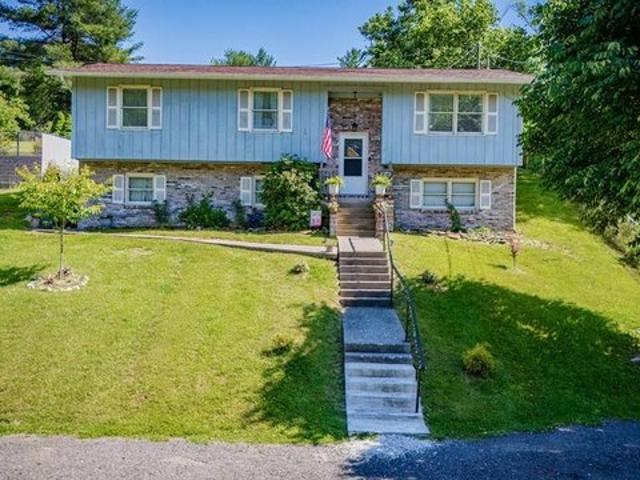636 E 2nd St, Richlands, VA 24641