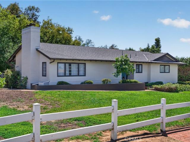636 E Mariposa