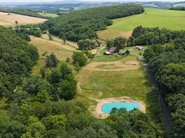 636 Kanouff Rd, New Paris, PA 15554
