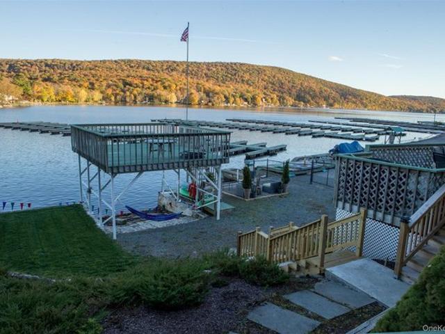 636 Jersey Ave, Greenwood Lake, NY 10925