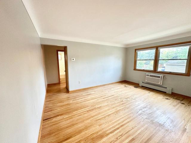 636 Larpenteur Apartments! 1 Bedroom Apartment for Rent at 636 Larpenteur Ave W, Saint Paul, MN 55113