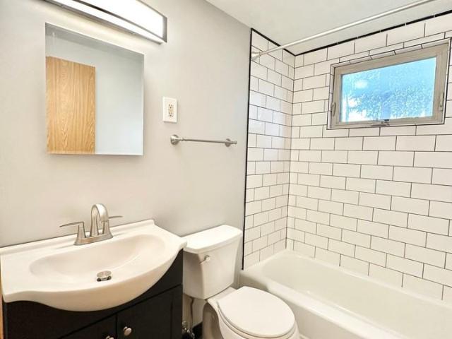 636 Larpenteur Apartments! 2 Bedroom Apartment for Rent at 636 Larpenteur Ave W, Saint Paul, MN 55113