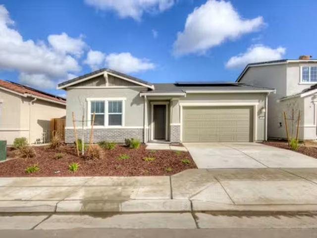 636 N Apricot Ave, Fresno, CA 93727
