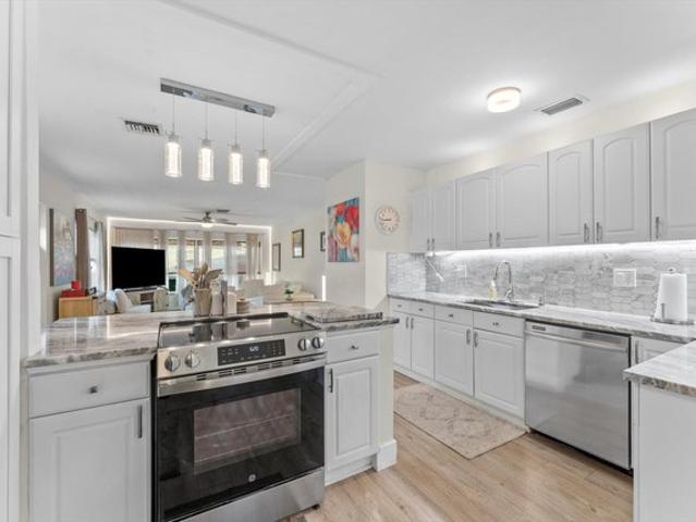 636 NE 16th Ct, Fort Lauderdale, FL 33305