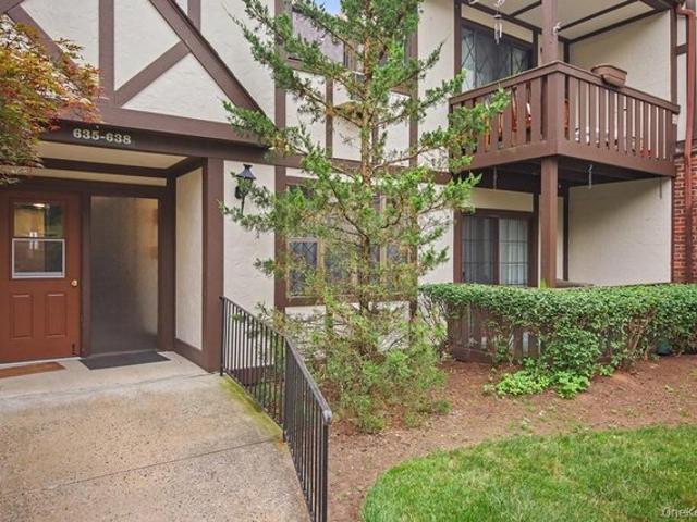 636 Sierra Vista Ln, Valley Cottage, NY 10989