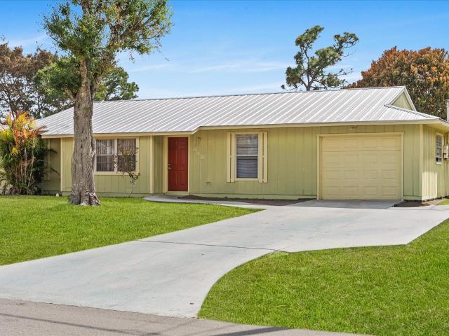 636 SW Eyerly Ave, Port St. Lucie, FL 34983 | MLS #F10552