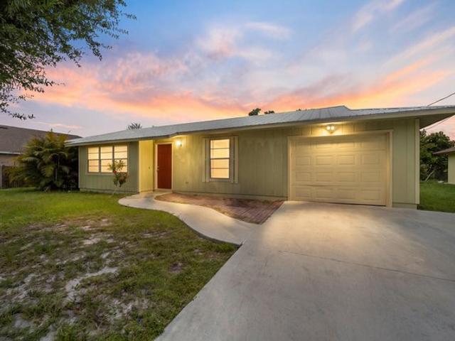 636 SW Eyerly Ave, Port Saint Lucie, FL 34983