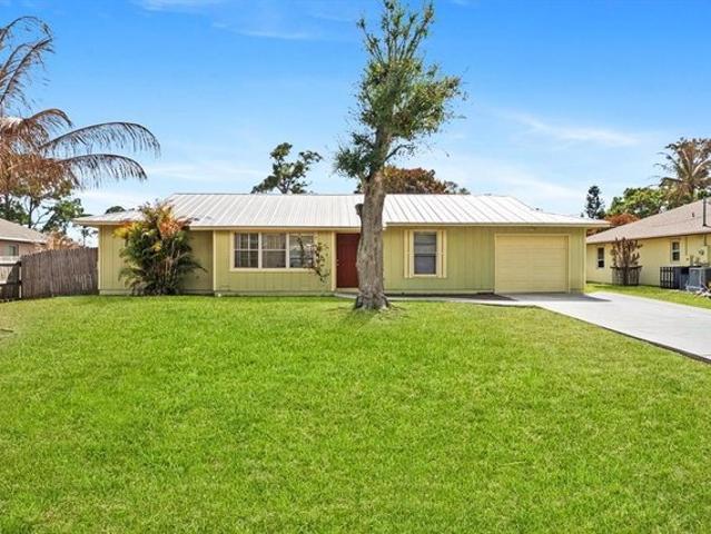 636 SW Eyerly Ave, Port Saint Lucie, FL 34983