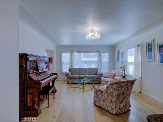 636 W 25th
