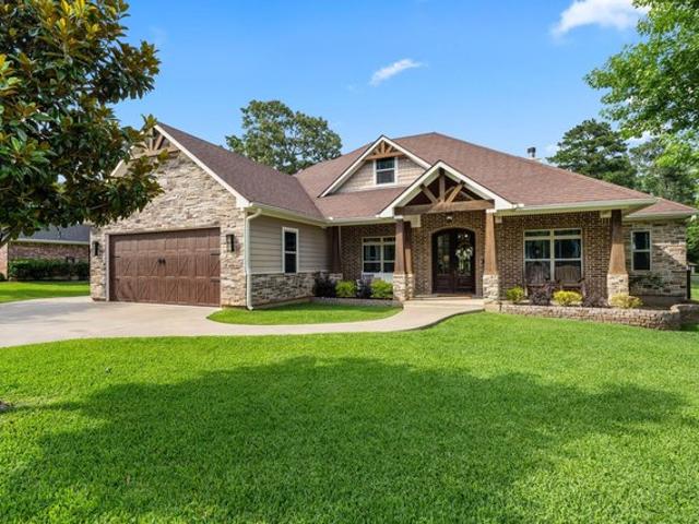 636 W Lake Dr, Livingston, TX 77351