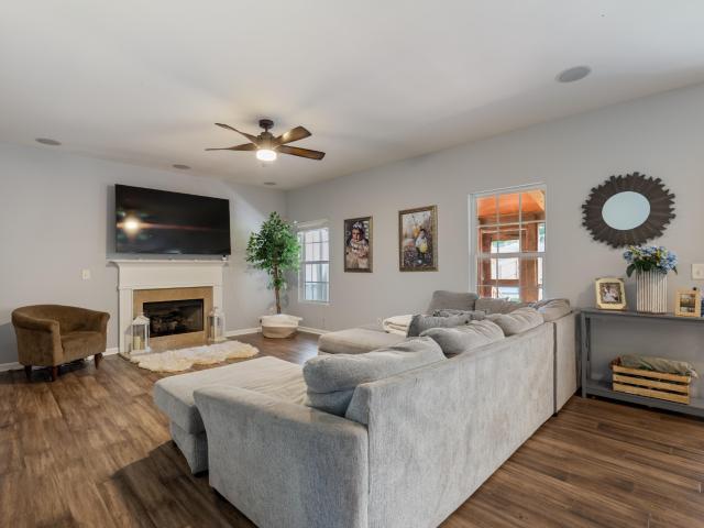 636 Wolfeboro Ln