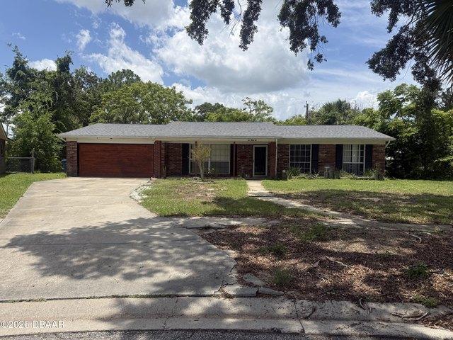 636 Williamsburg Dr, Daytona Beach, FL 32117