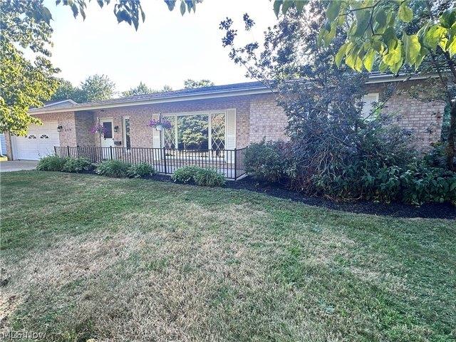 6374 S Cedarwood Rd, Mentor, OH 44060