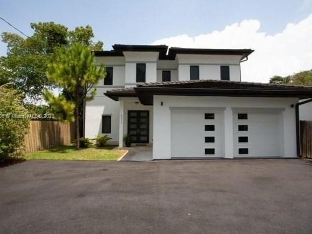 6375 27th St SW, Miami, FL 33155