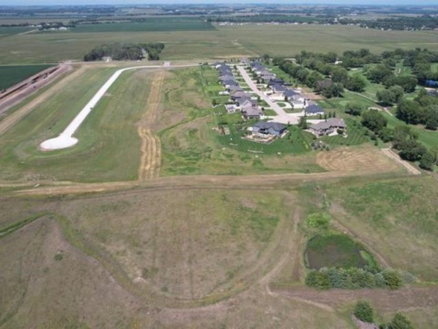 6377 Elk Pl, Columbus, NE 68601