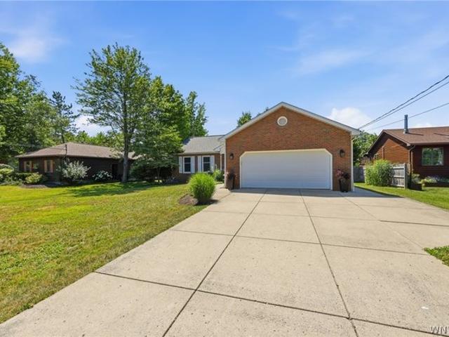 6370 Versailles Rd, Lakeview, NY 14085