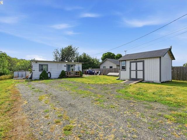 63715 Chamberlain Rd, Coos Bay, OR 97420
