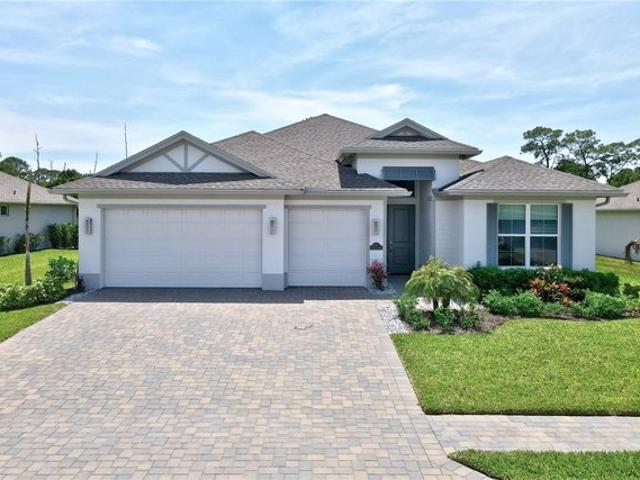 6371 High Pointe Cir, Vero Beach, FL 32967