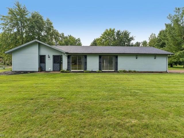 6372 Creekside Ln, North Ridgeville, OH 44039