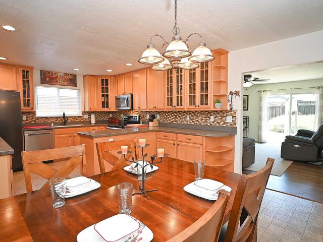637 Dover Way