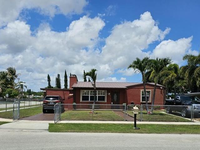 637 Dogwood Rd, West Palm Beach, FL 33409