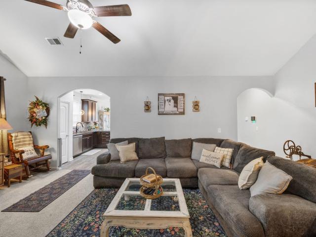 637 Ivywood Place