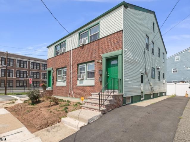 637 Myrtle St