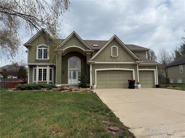 637 NE Sundance Trl, Lee's Summit, MO 64086