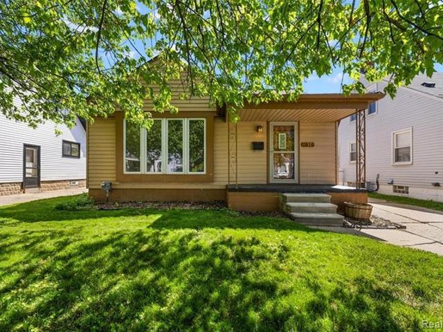 637 S Edgeworth Ave, Royal Oak, MI 48067