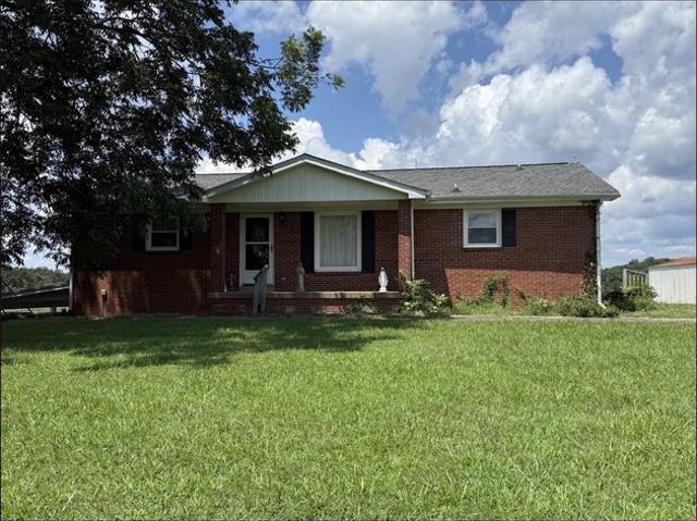 637 Sheehy Rd, McEwen, TN 37101