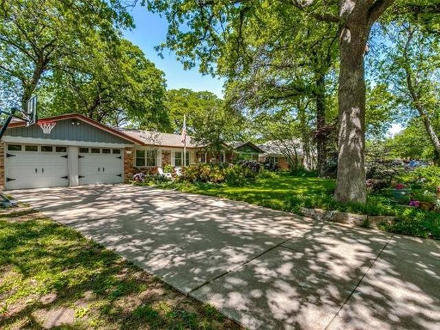 637 Post Oak Dr, Hurst, TX 76053