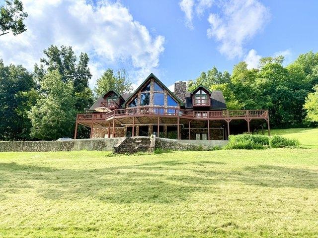 637 Pettit Rd, Albany, OH 45710