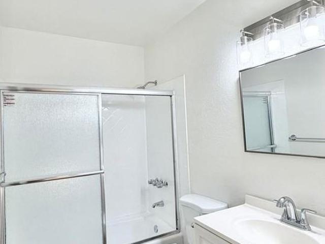 637 W. 79th 1 Bedroom Apartment for Rent at 637 W 79th St, Los Angeles, CA 90044