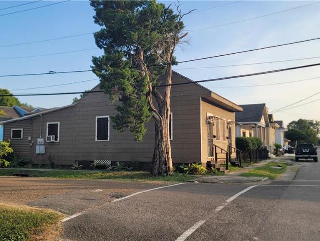 637 Tupelo St, New Orleans, LA 70117 | MLS #2551 | Compass
