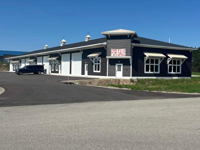 6385 N Railway Commons