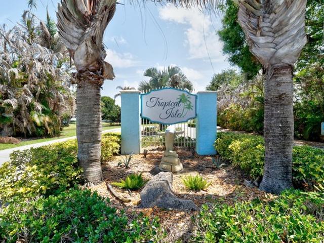 6385 Tropical Way, Vero Beach, FL 32967