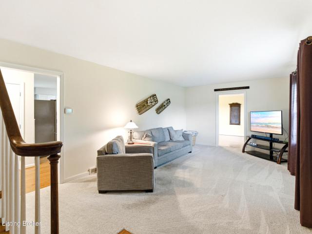6381 Frankfort Rd