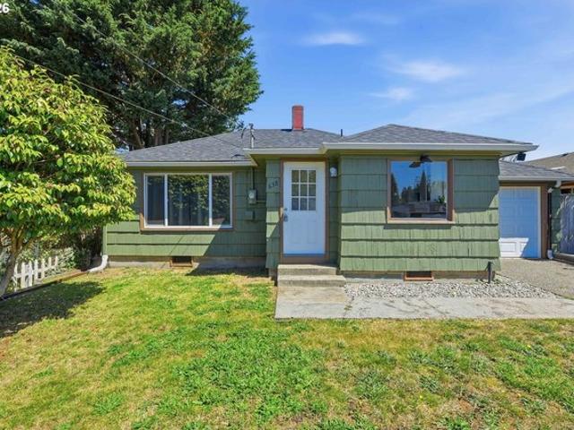 638 Commercial St, North Bend, OR 97459